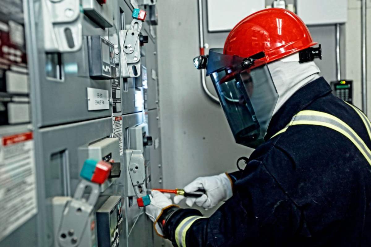 4 Crucial Facts About NFPA 70E Arc Flash Training